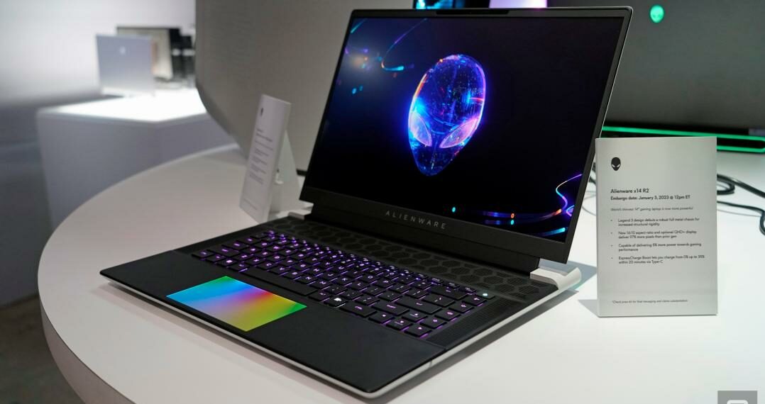 Alienware m18 Memaksimalkan Ukuran Layar Hingga 18 Inci!